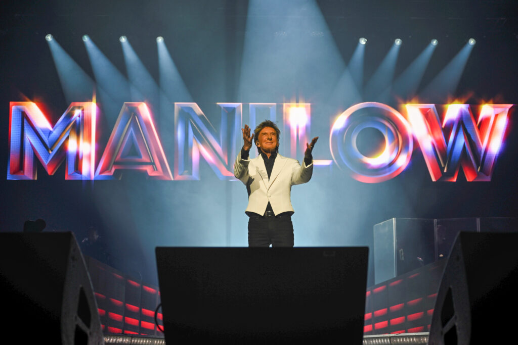 Barry Manilow Announces Liverpool Show on UK Tour