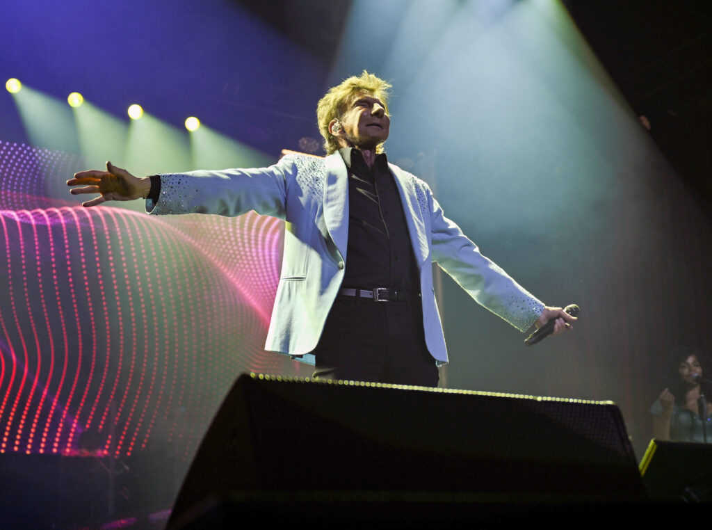 Barry Manilow Announces Liverpool Show on UK Tour